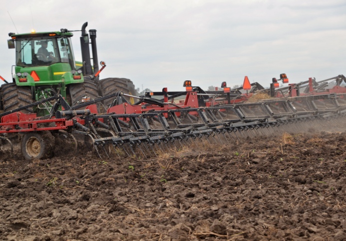 Agronomy: Fall Tillage Considerations - Field Advisor